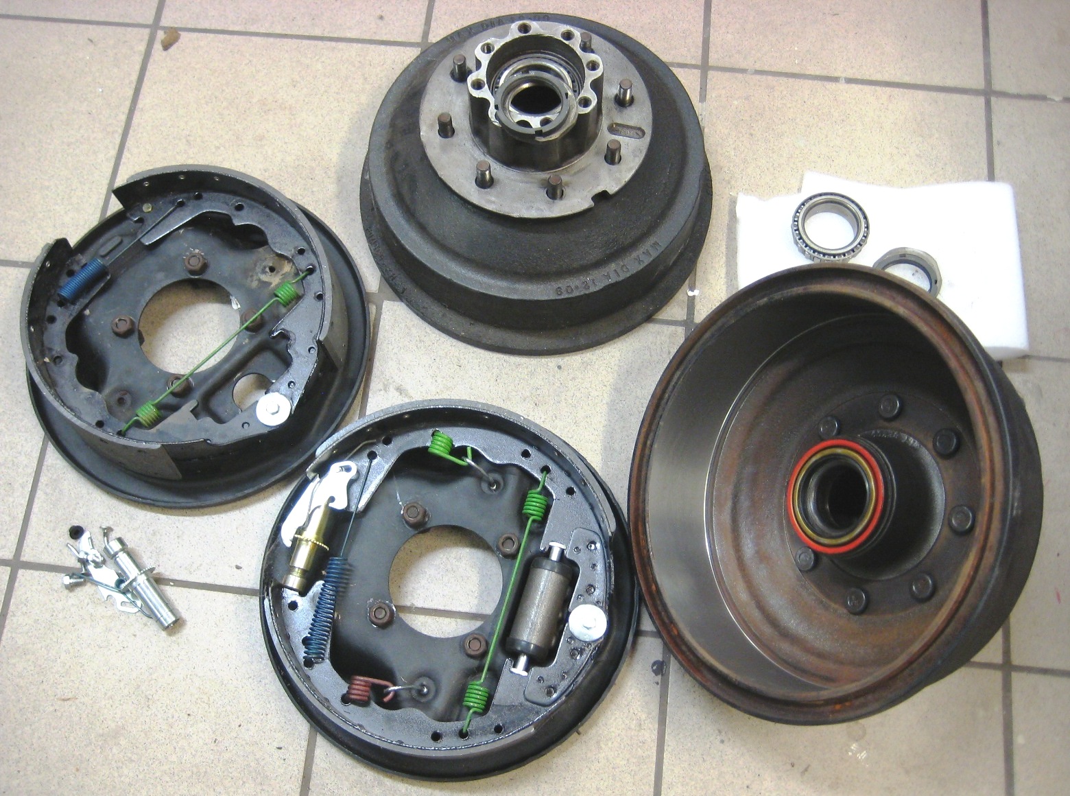 Bromsar bak till Ford F250/350 och van E250/350 1977- till salu ...